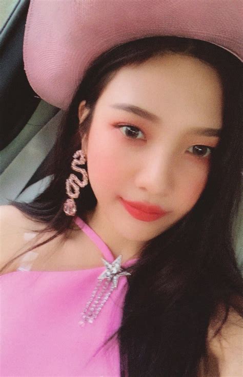 Joy Seulgi Joy Cho Park Sooyoung Velvet Collection Red Velvet Joy