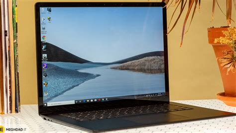 عکس ماه برای بک گراند لپ تاپ