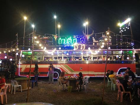 รีวิว ก๋วยเตี๋ยวบัสนู้ดเดิ้น ร้านก๋วยเตี๋ยวบนรถบัส