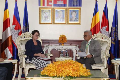 ឯកឧត្តម អគ្គបណ្ឌិតសភាចារ្យ អូន ព័ន្ធមុនីរ័ត្ន អនុញ្ញាតឲ្យឯកអគ្គរដ្ឋទូតអូស្រ្តាលី ប្រចាំកម្ពុជា