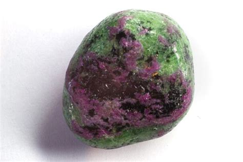 Anyolite The Beautiful Combination Of Ruby And Zoisite Rock Seeker