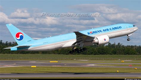 Hl8046 Korean Air Boeing 777 Fb5 Photo By Raphael Oletu Id 1131958