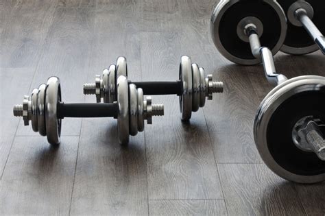 Pros Cons Free Weights Vs Machines Simply Gym
