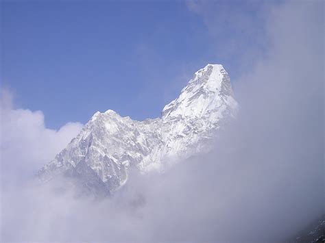 Six Indian Climbers Make First Everest Summit Of Season The Peninsula
