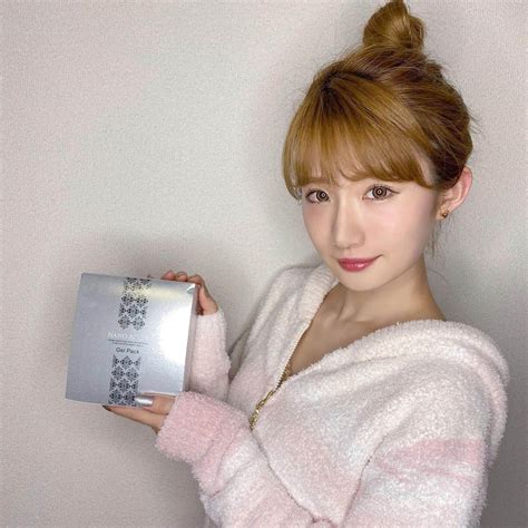 菊田真衣子さんのインスタグラム写真 菊田真衣子instagram「・ ・ ・ 皆さんはおうち時間どのようにお過ごしですか？ 私はこんな