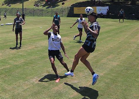 Botafogo visita o Bragantino em confronto direto na luta pelo título