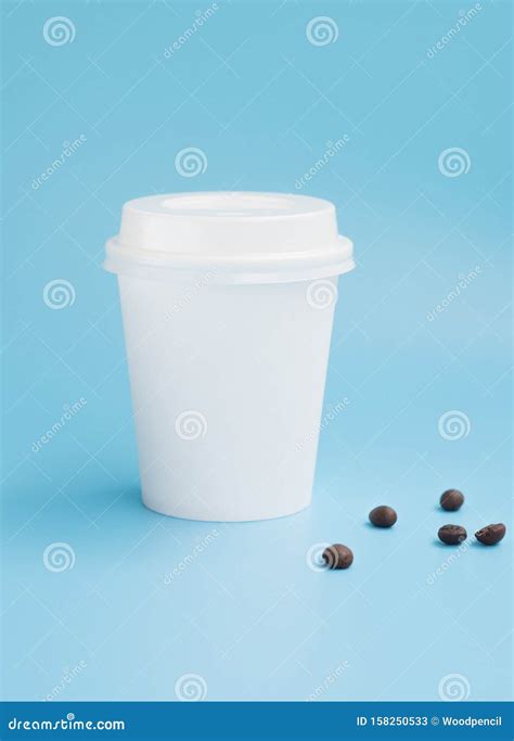 模拟白纸小意式浓咖啡杯 蓝色背景上的侧视图 复制文本的空间 库存图片 图片 包括有 烘烤 淡色 158250533