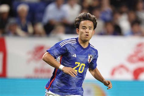先輩の肩にもたれかかってぐっすり 日本代表mfが公開の「可愛い久保」に反響「弟感好き」「尊い」 フットボールゾーン