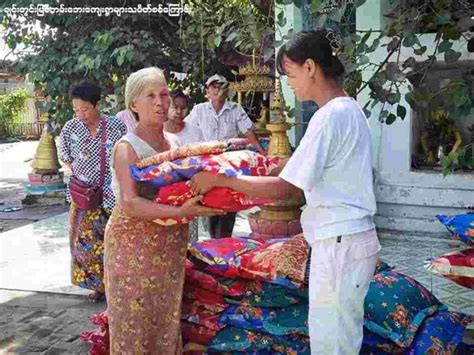 ဆားလင်းကြီးရှိ စစ်ဘေးရှောင် ပြည်သူများကို စောင်နှင့် ခေါင်းအုံးများ လှူဒါန်း Khit Thit Media