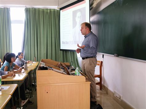 人文学院艺文讲坛第十期顺利开讲 广州大学人文学院