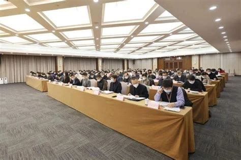 2023年上海市体育工作会议召开