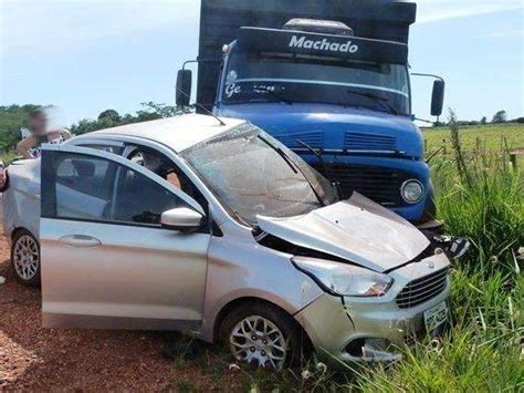 Mulher Morre E Dois Ficam Feridos Em Acidente Entre Veículo E Caminhão