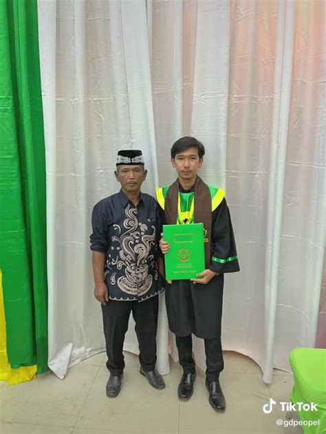 Cerita Ngenes Mahasiswa Terjebak Di Jurang Sebelum Acara Wisuda Ini