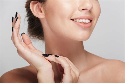 흰색 절연 하는 완벽 한 피부와 웃는 젊은 여자의 총을 자른 감정에 대한 스톡 사진 및 기타 이미지 감정 건강한 생활방식 깨끗한 Istock