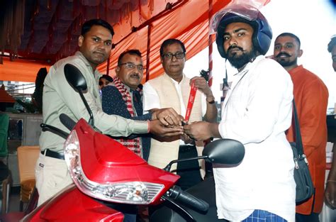 वीरगञ्जका चिया पसले हरि पटेललाई विद्युतीय स्कुटर चिट्ठा Yatra Daily