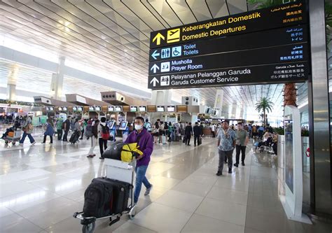 PENURUNAN LAYANAN JASA PENUMPANG PESAWAT UDARA Neraca Co Id