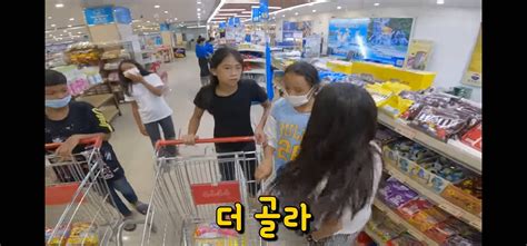 라오스 반나마을에서 살고있는 한국인 유투버가 마을 아이들 80명을 데리고 수학여행 갔다옴 인스티즈instiz 이슈