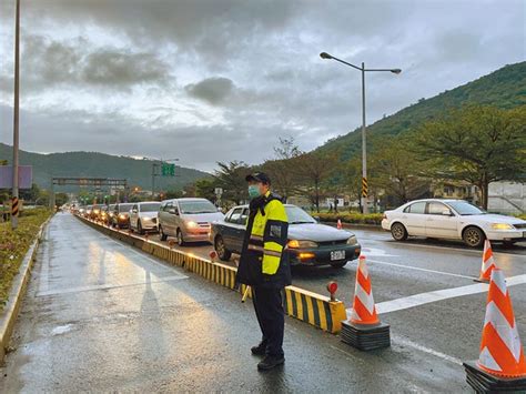 不出國改國旅 風景區湧車潮 社會 中國時報