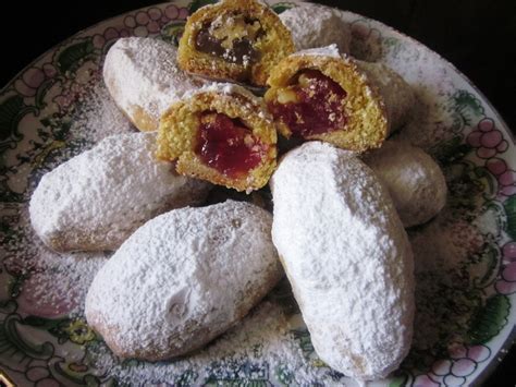 The Gastrin ΣΚΑΛΤΣΟΥΝΙΑ ΜΕ ΛΟΥΚΟΥΜΙ ΚΑΙ ΚΑΡΥΔΙ Greek Desserts Greek