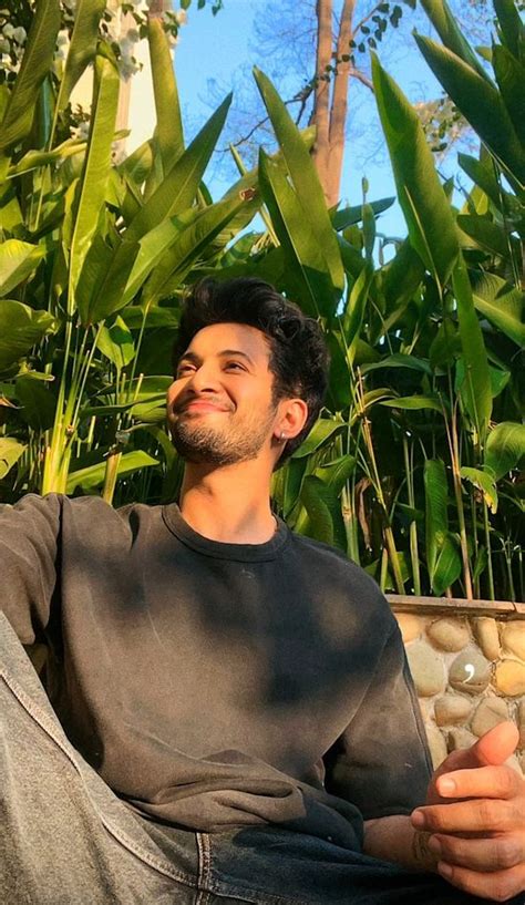 Pin Oleh 𝙨𝙖𝙣𝙖𝙢 Di Rohit Saraf