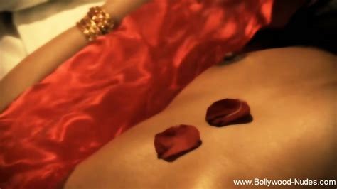 Indian Lover Gets Naked And Wanting To Show Off Is Hot