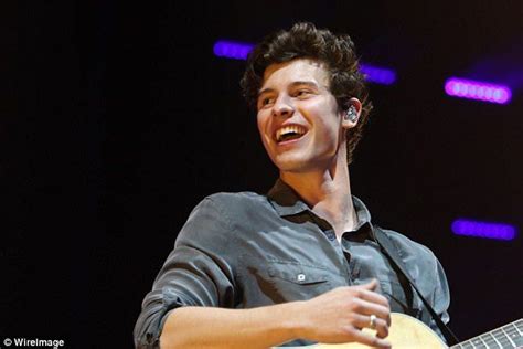 Shaun Mendes Lights Up The Stage In Auckland Theres Nothing Holding