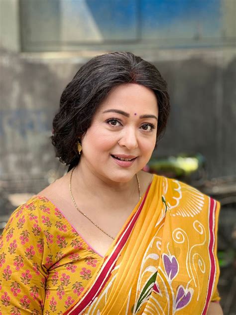 মধ্যরাতে অভিনেত্রীর গাড়িতে হামলা অল্পের জন্য রক্ষা