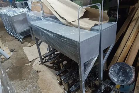 Meja Kerja Besi Warna Putih Custom Elegan Fungsional Dan Personal