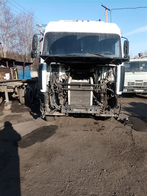 Замена кронштейна передней подушки кабины. — МАЗ 5440 А5, 1,5 л, 2011 ...