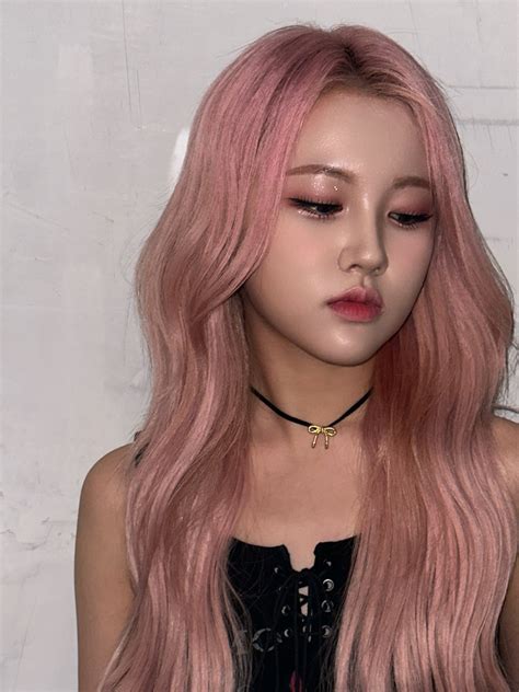 더쿠 최근에 핑크색으로 염색한 여돌