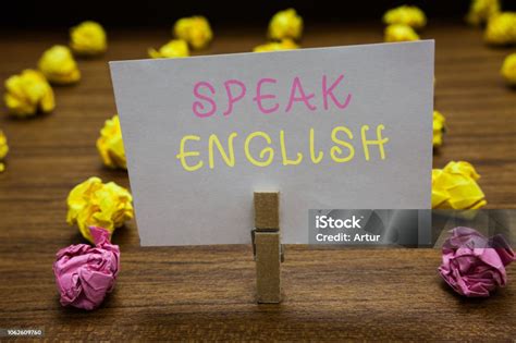 필기 텍스트 영어 이야기 쓰기입니다 개념 의미 연구 다른 외국 언어 온라인 구두 코스 옷 핀 여러 백서 참고 구겨진 종이 들고