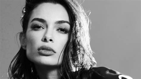 للمرة الثانية جوانا سانز في السجن بسبب داني ألفيس زهرة الخليج