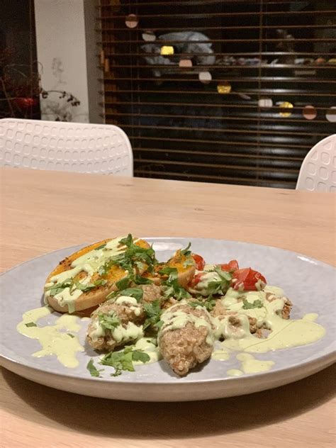 Quinoa Met Baba Ganoush Geroosterde Flespompoen Honing En Geitenkaas
