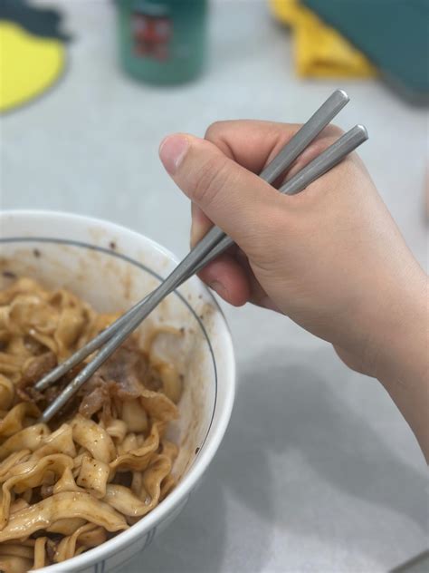 突然想起來以前日本阿嬤對我說的話 ：筷子拿那麼遠，以後會嫁的很遠哦～ 沒想到我就真的嫁來韓國了😆😆