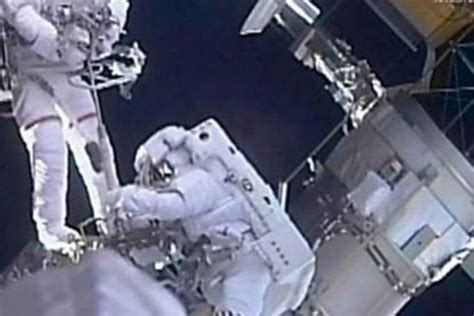 Astronautas Do Atlantis Concluem 2ª Caminhada Espacial Exame