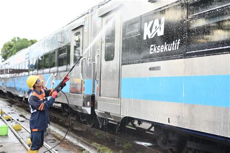Optimalisasi Kebersihan Kereta Kai Services Datangkan Mesin Cuci