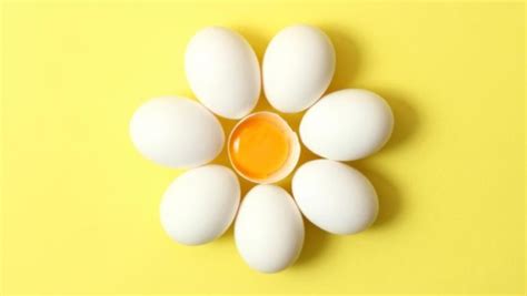 3 Eggstraordinary Reasons Why You Need To Use An Egg Face Mask Regularly Healthshots