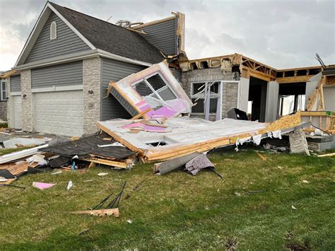 Video Storm Causes Massive Destruction In America अमेरिका में तूफान