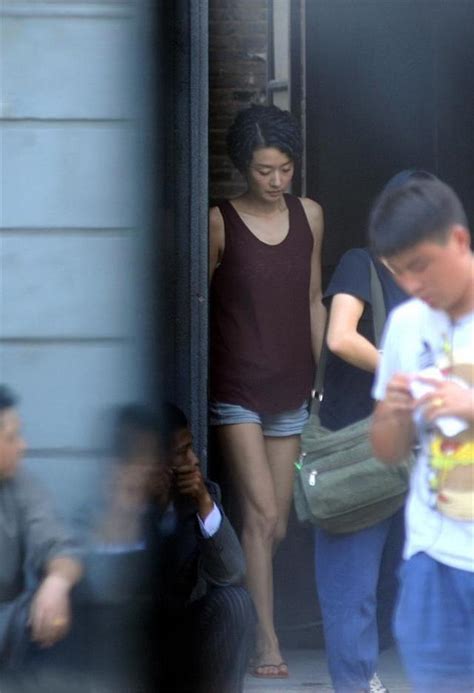 馬伊琍這身穿搭暴露中年女性日常狀態，雖然「油膩」，但是接地氣 每日頭條