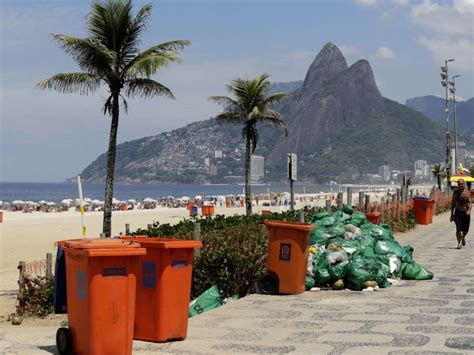 G1 Pontos turísticos do Rio têm lixo acumulado greve de garis