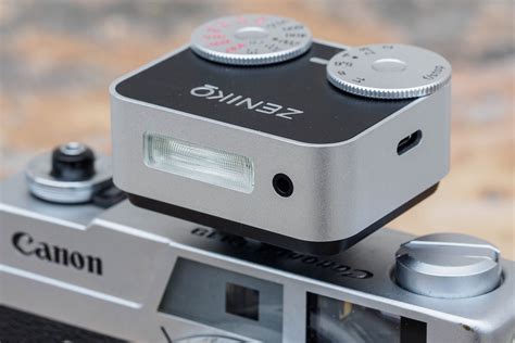 Zeniko Za12 Dual Dial Flash Review Clever Auto Metering For Any