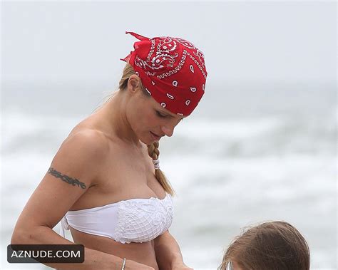 Michelle Hunziker Sexy Seen On The Beach With Her Boyfriend Goffredo