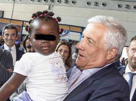 Attenti Ai Calci Nel Sedere