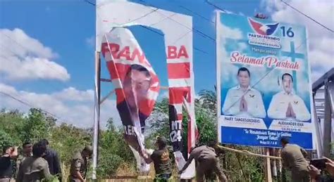 Tak Sesuai Perda Sat Pol PP Tertibkan Atribut Kampanye Caleg Dan