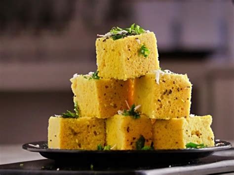 Thepla To Dhokla Famous Gujarati Recipes To Try For Breakfast Famous