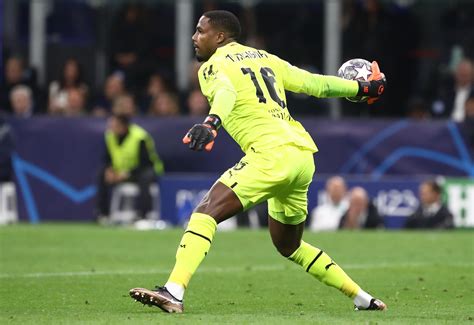 Ac Milan Plan Renewal Talks For Mike Maignan To Fend Off Chelsea Interest