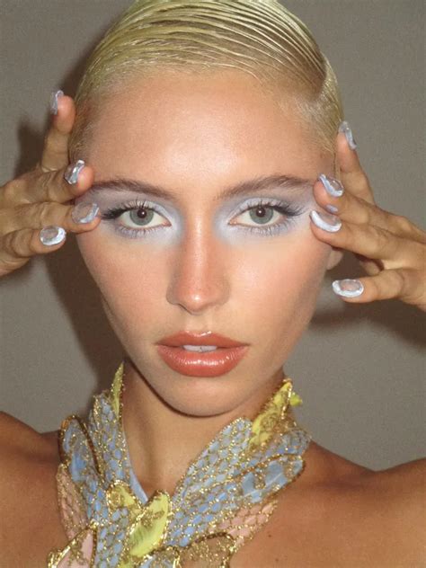3d Nails And Icy Eyes The Details Behind Iris Laws First Met Gala
