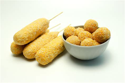옥수수 개와 빵가루 입힌 모짜렐라 치즈 볼 한국 전통 길거리 음식 격리 0명에 대한 스톡 사진 및 기타 이미지 0명 가공육 건강에 좋지 않은 음식 Istock