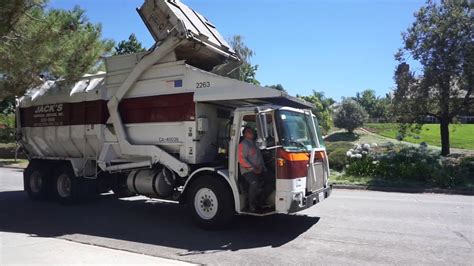 Burrtec Whitegmc Amrep Octo Fl Bulk Trash Youtube