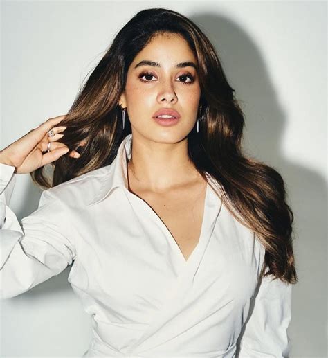 Janhvi Kapoor Lips Are Made For Blowing Our Morning Wood Rfappingtothis
